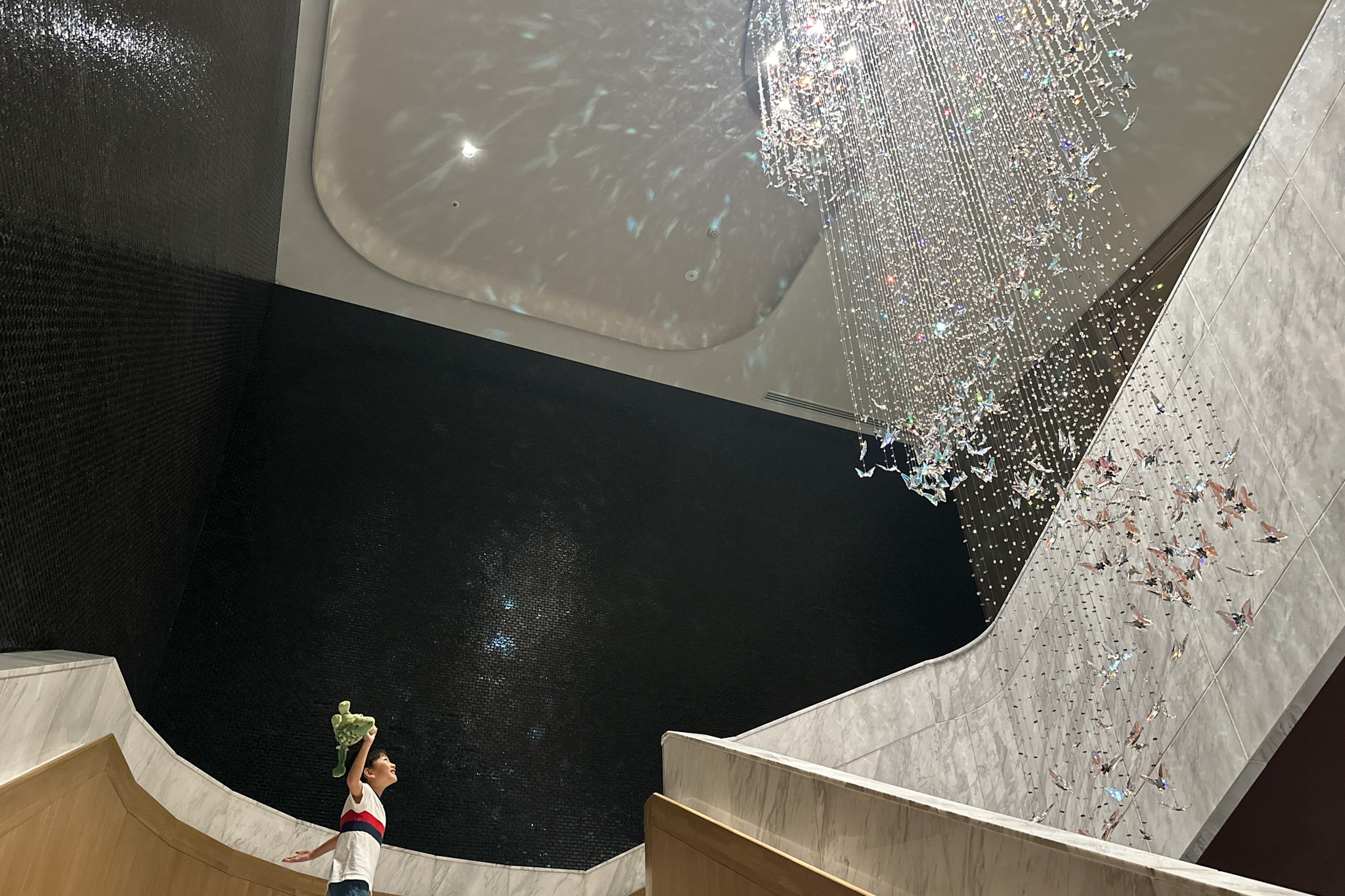 沖縄・国際通り「ホテル コレクティブ」子連れ宿泊記。利便性とラグジュアリーさが叶う滞在に - LOVETABI Mama